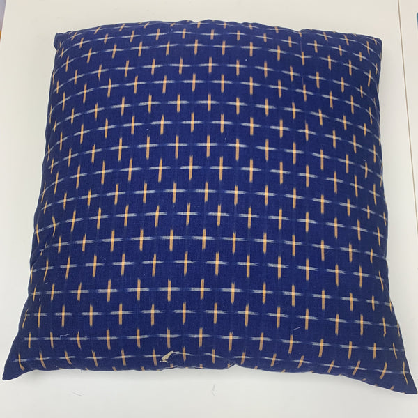 Making Use of Fabric Scraps to Make a Zabuton (from 305 A Japanese Int ...